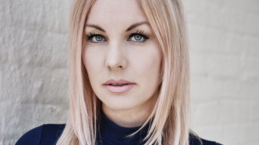 Annah Björk - Ni måste flytta på er