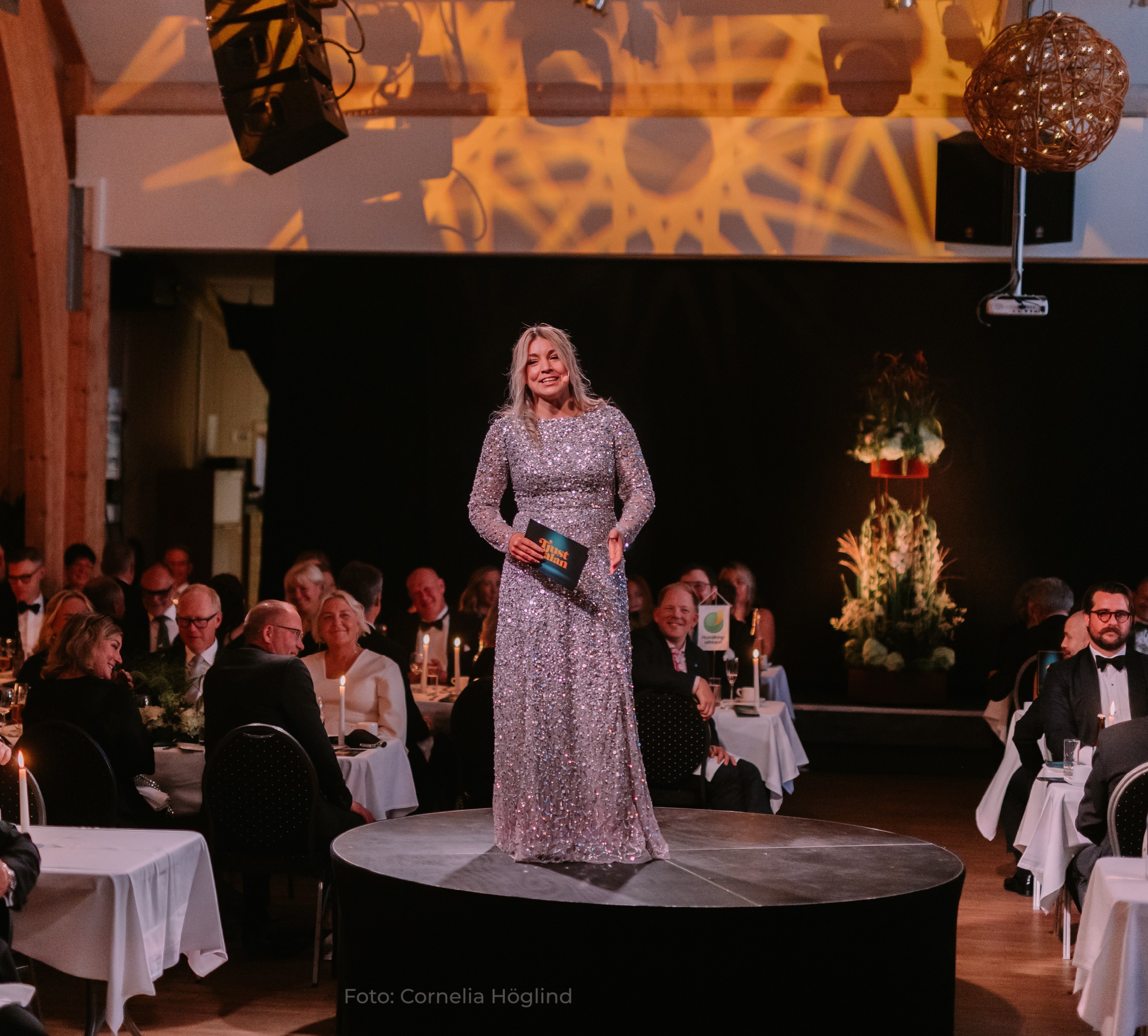 Johanna Samuelson - Komiker och konferencier med energi och värme